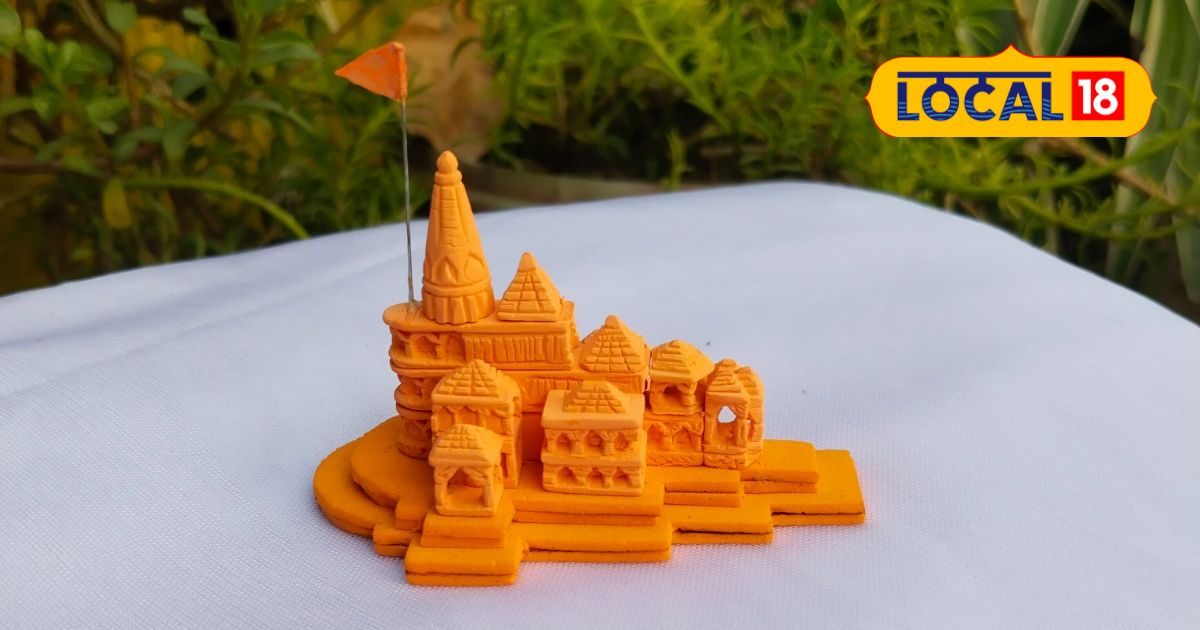 unbelievable art by a treacher who make idol of ram mandir with chalk ...