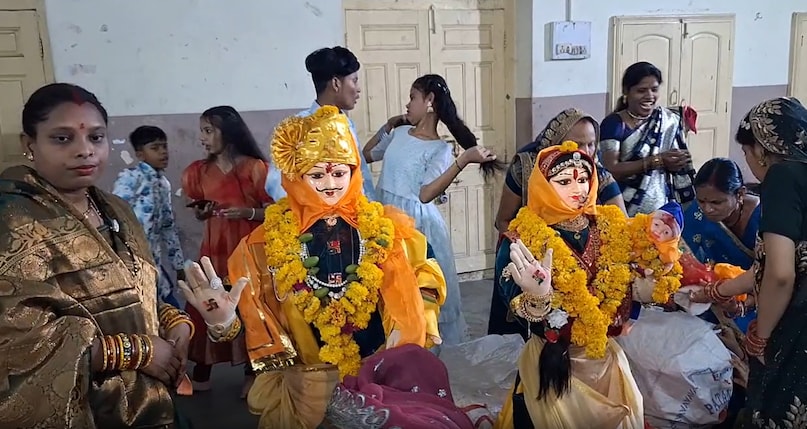 Unique nimad gangaur celebration people place bid action for jhute ...