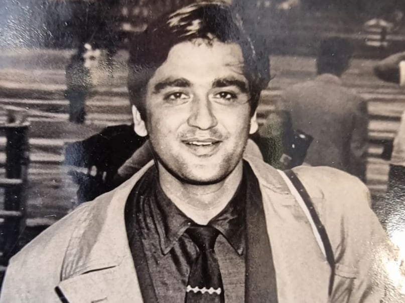 नकाबपोश बंदूक थामे कर रहे थे इंतजार, जान जोखिम में डाल मंदिर पहुंचे ...