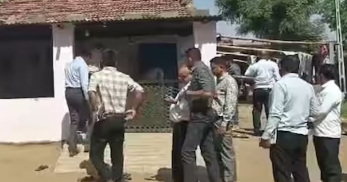 मौत का पार्सल! जैसे ही दबाया स्‍व‍िच, तो बाप-बेटी की हो गई मौत, 2 बच्‍चों की हालत गंभीर, आख‍िर ...