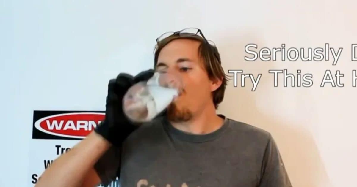 सबसे खतरनाक जहर पीकर भी जिंदा बच गया शख्स, बनाता है ऐसे-ऐसे वीडियो ...