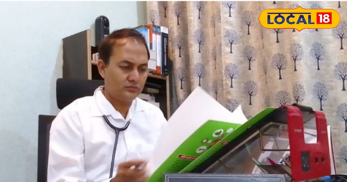 Varanasi doctor aashish Jaiswal listened to heart of patients started doing heart treatment for ...