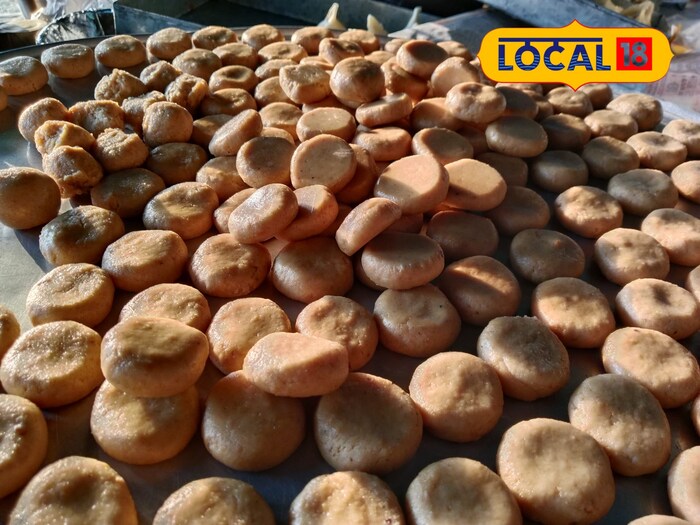 famous-sweet-in-up-desi-peda-popular-for-years-even-without-teeth-enjoy ...