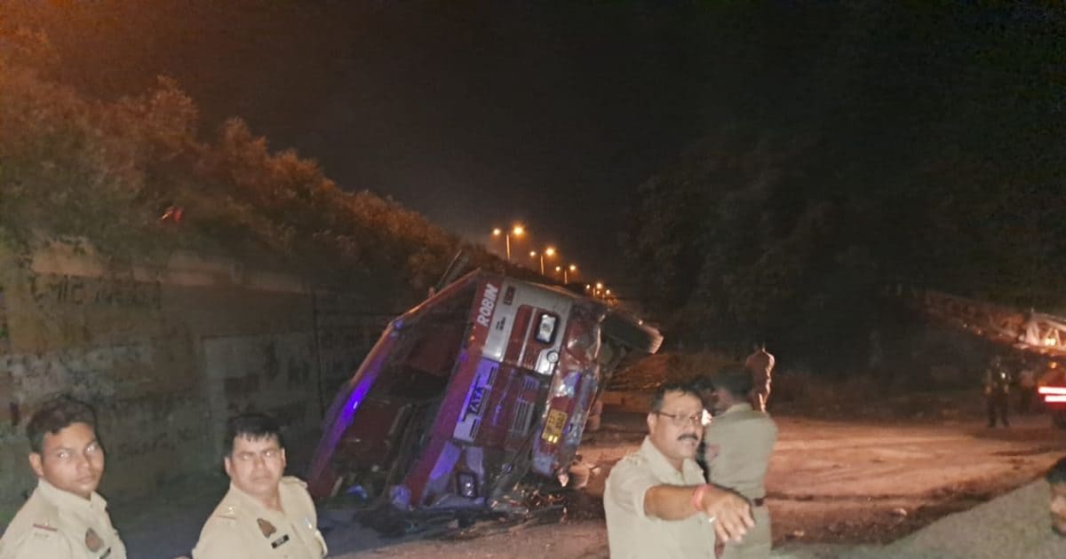Bareilly Accident: दिल्ली से बरेली आ रही थी यात्री बस, फ्लाईओवर से नीचे ...