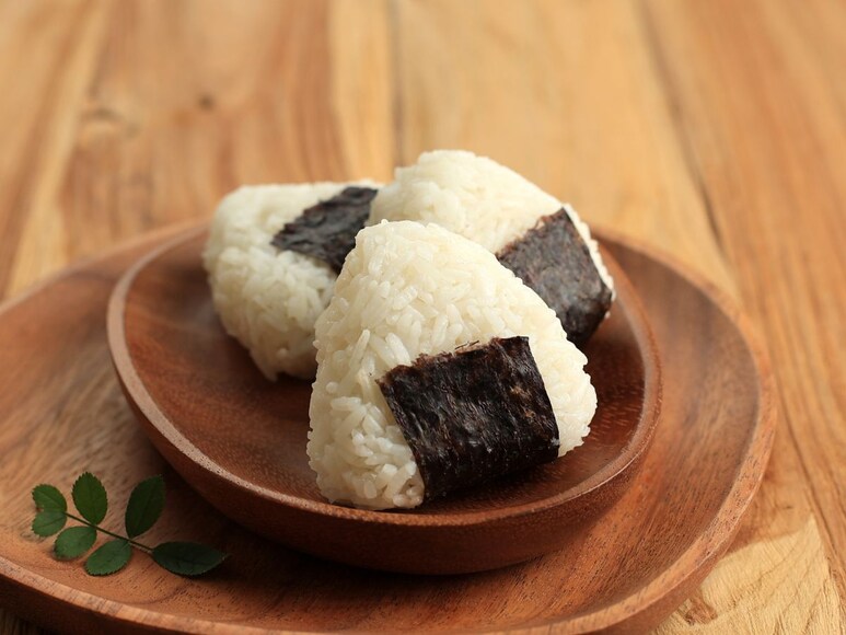 लड़कियों के पसीने से बना रहे चावल, इस देश में लोग खा रहे अजीब डिश ...