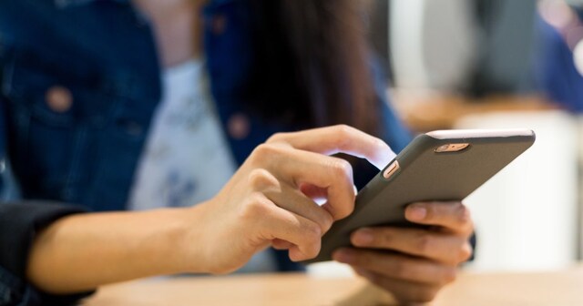 Cyber Crime: SMS से फ्रॉड पर सरकार का सख्त एक्शन, 8 कंपनियों को किया ...