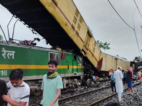 Darjeeling Train Accident: बंगाल में बड़ा रेल हादसा, दार्जिलिंग में ...
