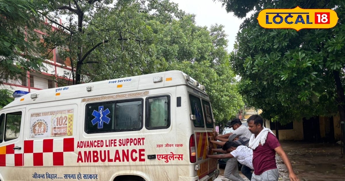 People made the patient sit and started pushing the ambulance, health ...