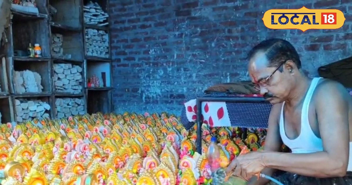 Dharmendra prajapati has been making idols of gods and goddesses for 40 ...
