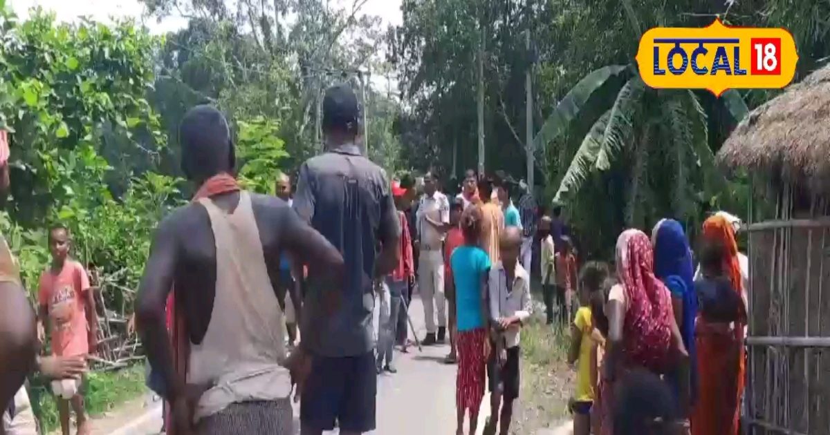Village woman chasing policeman away... Villagers pleading for justice