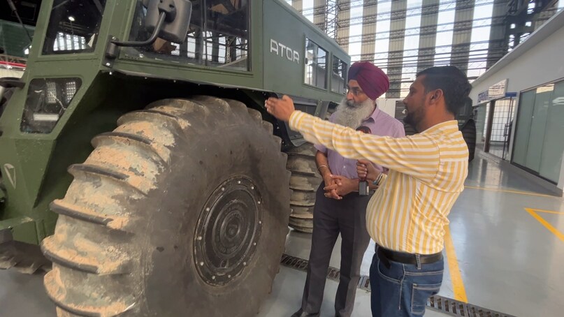 गजबः 2M ऊंचा टायर, पानी में चलाइए, स्टीयरिंग भी नहीं...भारतीय सेना को ...