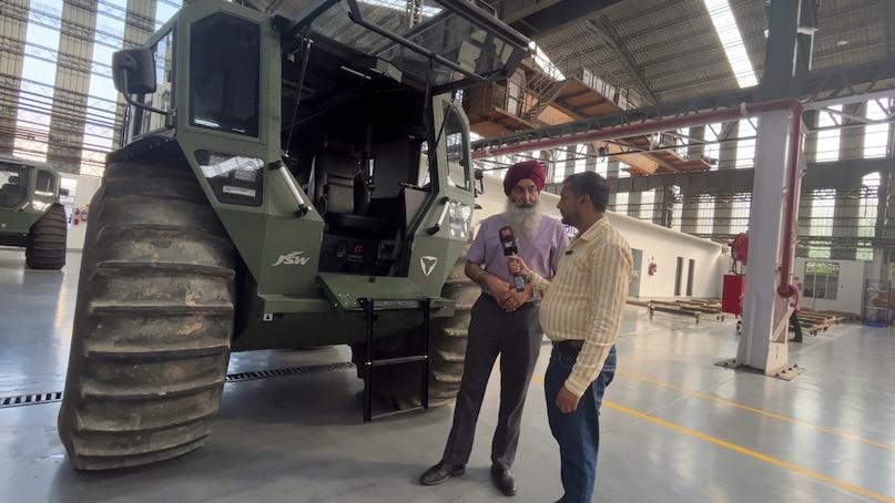 गजबः 2M ऊंचा टायर, पानी में चलाइए, स्टीयरिंग भी नहीं...भारतीय सेना को ...