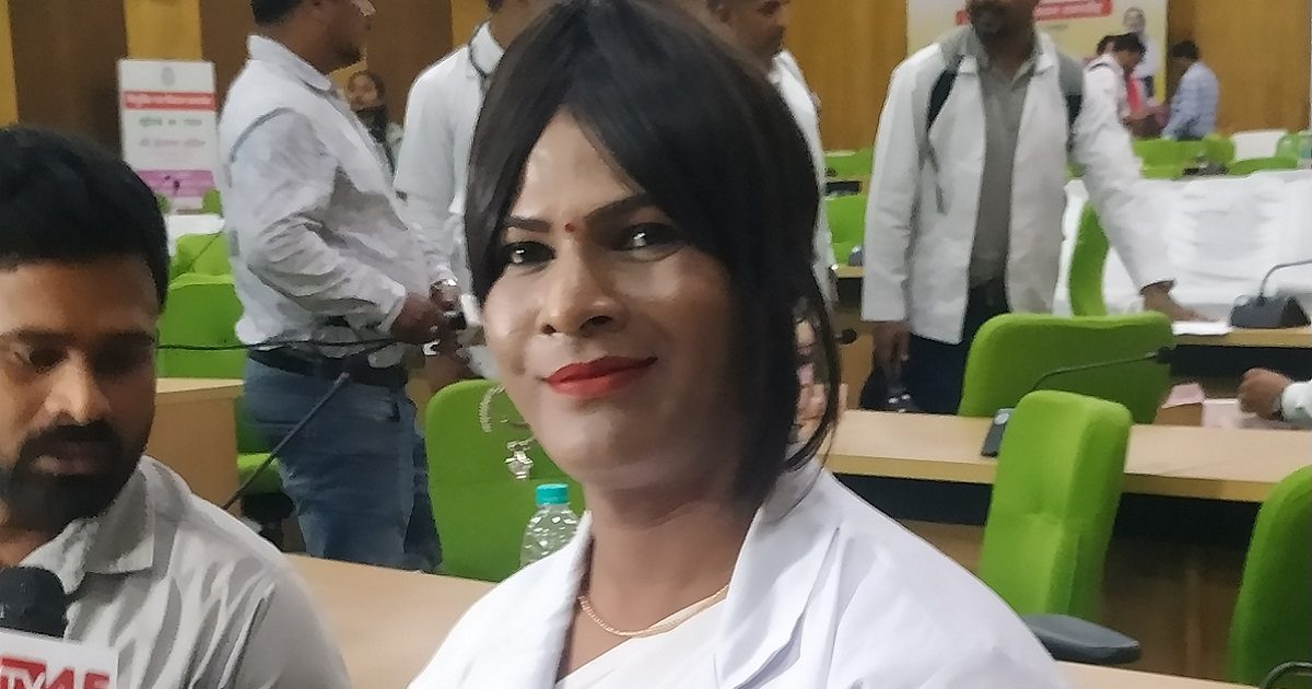 Ranchi News: इस चेहरे ने झारखंड में एक कहानी गढ़ दी, ट्रांसजेंडर को पहली बार मिला जॉइनिंग लेटर