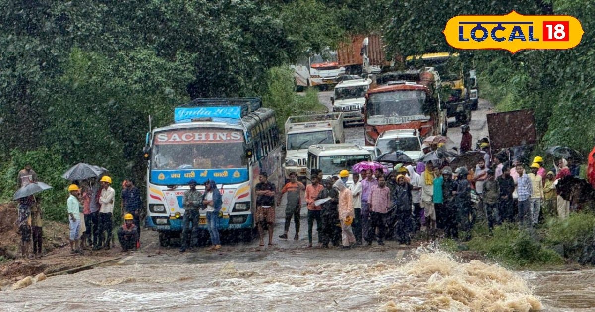 Sonbhadra News: बारिश ने मचाई तबाही, 9 गेट खुलने से कर्मनाशा नदी में बाढ़ की स्थिति