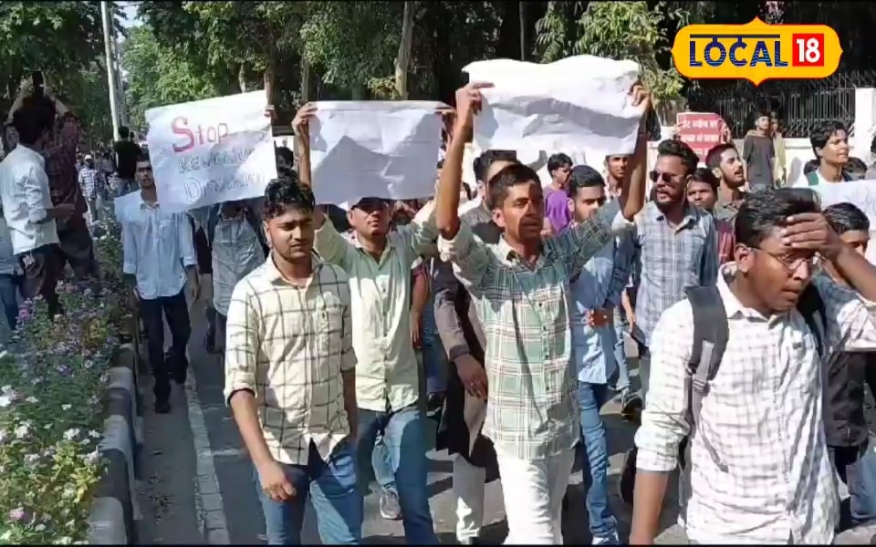 पैगंबर मोहम्मद पर विवादित बयान! भड़के AMU के छात्र, बोले- नबी की शान ...