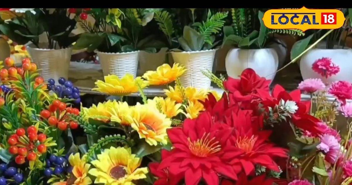 flower market of Rewa is ready for decoration in weddings. This flower ...