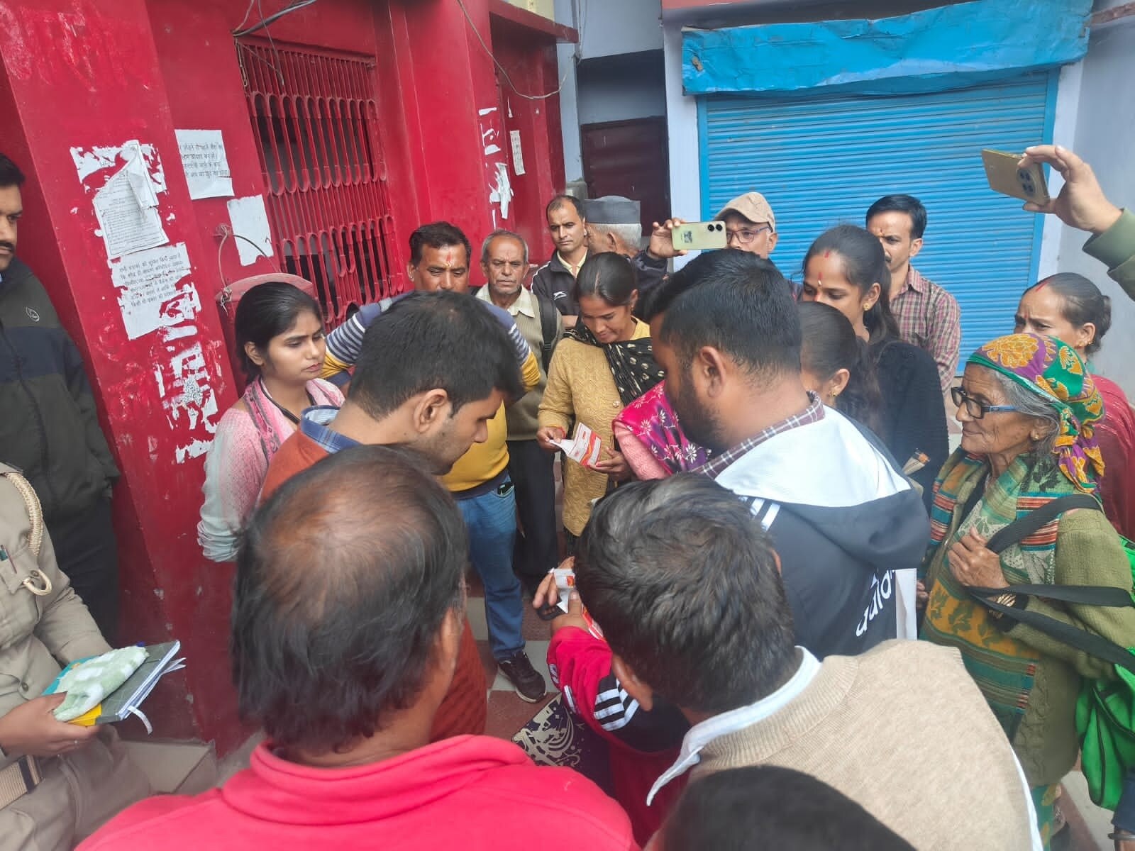 खास रिपोर्ट: एक पोस्‍टमास्‍टर की ठगी, 1500 गांववालों की पाई-पाई खा गया ...