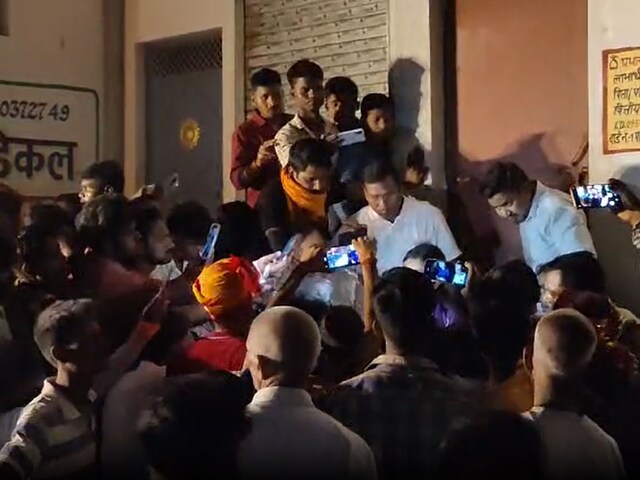 Deoria News: बहराइच के बाद अब देवरिया में बवाल, मूर्ति विसर्जन के दौरान दो युवकों पर चाकू से ...