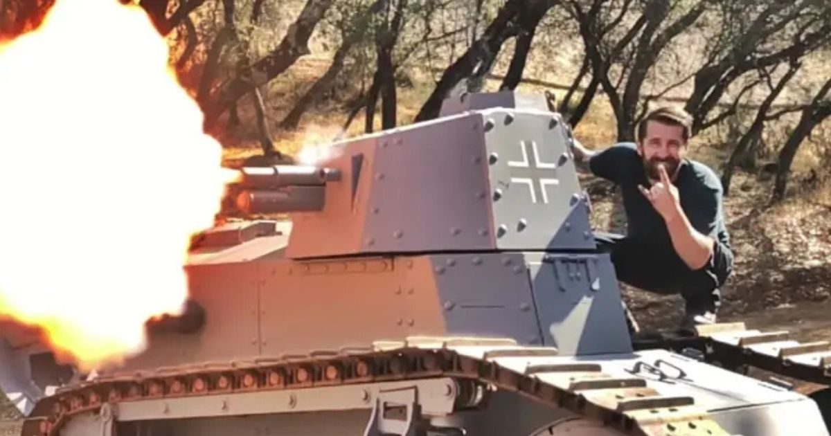 नहीं की इंजीनियरिंग की पढ़ाई, पर शख्स को है मशीनों का इतना शौक, घर में ही बना दिया विश्व युद्ध ...