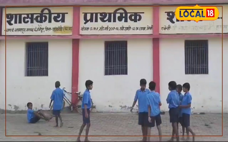 lockout-campaign-by-krishak-chetna-manch-against-unusual-teacher-strike ...