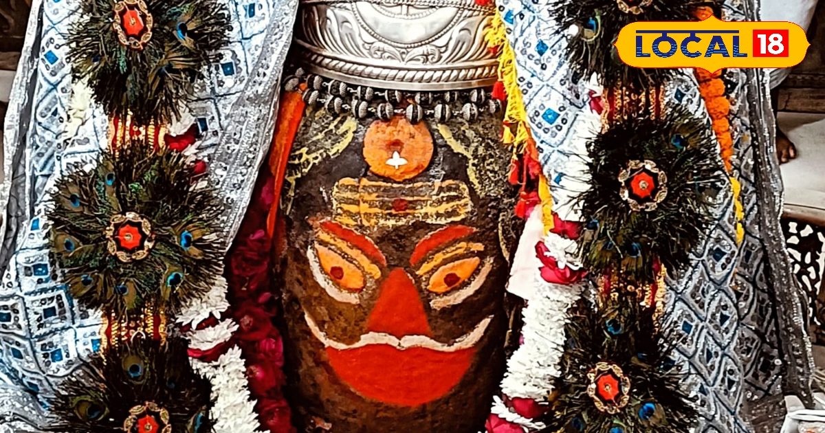 Mahakal's Bhasma Aarti Today the King of Ujjain is adorned with Bhaang ...