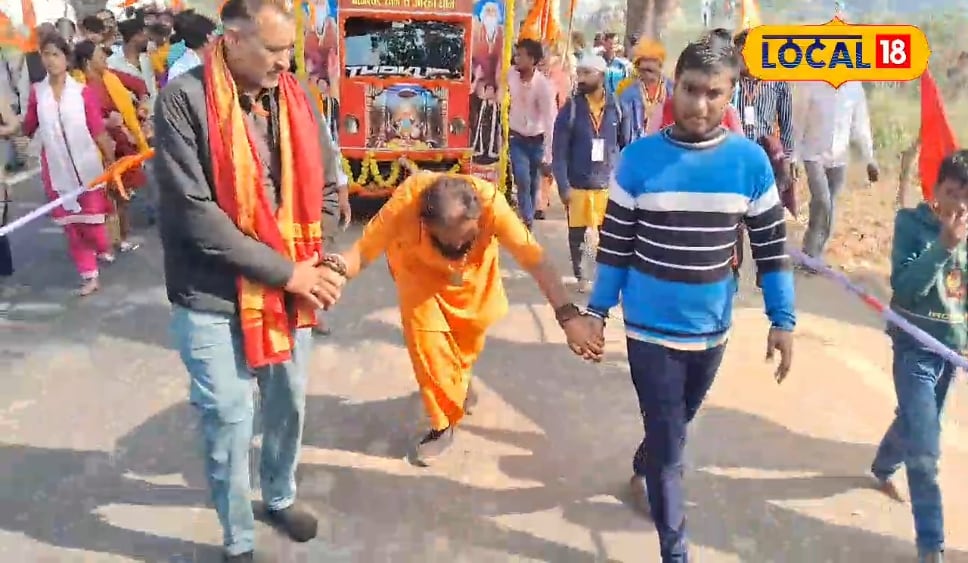 Bageshwar Baba Yatra: कभी नहीं देखा होता ऐसा भक्त! बागेश्वर बाबा की ...