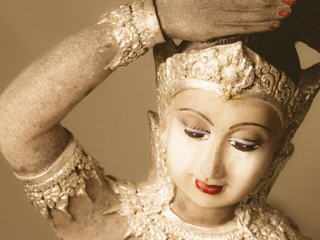 स्वर्ग की अप्सरा थी रंभा, एक श्राप के कारण बना दी गई थी पत्थर की मूर्ति, जानें कब और कैसे हुई थी ...