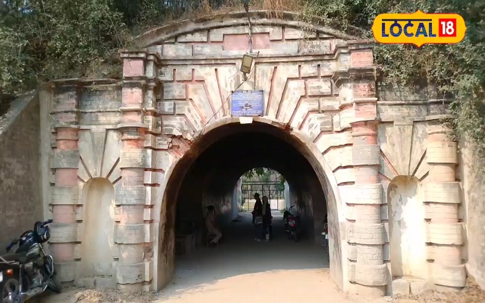 अपनी बदहाली पर रो रहा है मराठों का पहरेदार, AMU की अनदेखी से खंडहर हो ...