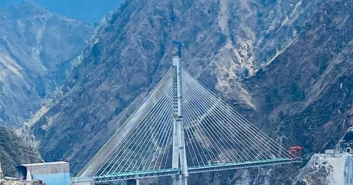 देखें देश के पहले केबल ब्रिज पर दौड़ते इलेक्ट्रिक इंजन का Video, आइफिल ...