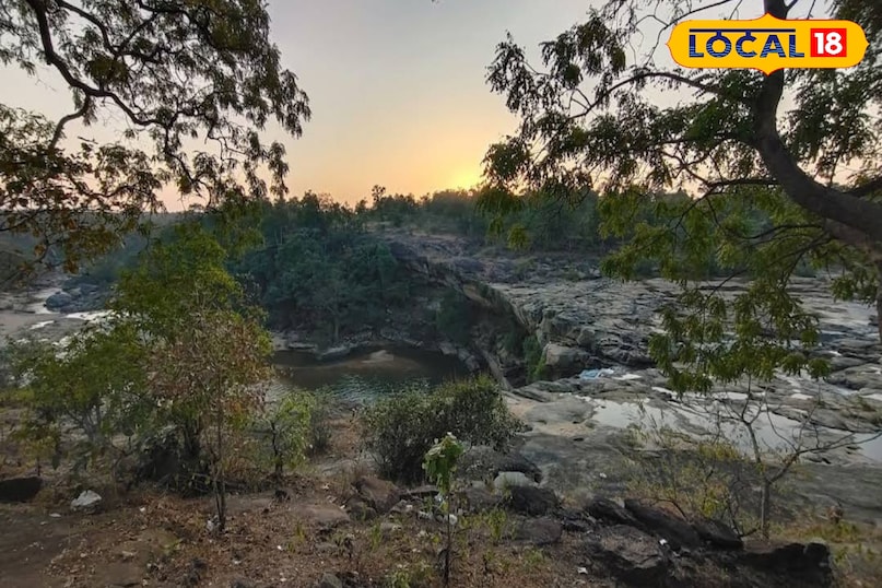 Gaurghat Waterfall: आंखों में हमेशा के लिए बस जाएगा गौरघाट वाटरफॉल का ...