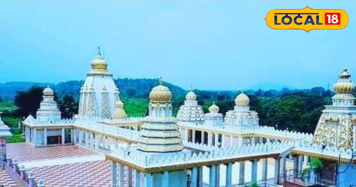 Swati Mishra, the famous singer of Ram Aayenge To Angna Sajaayenge ...