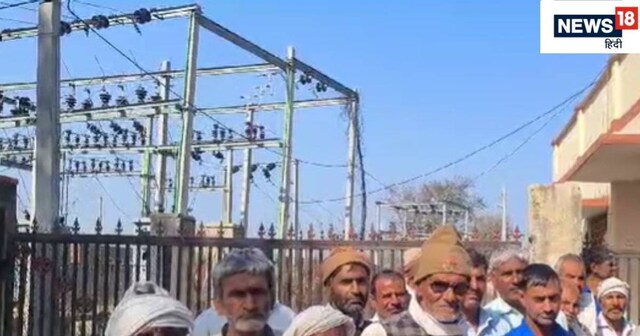रात को बिजली देने से भड़के किसान, कर्मचारियों को बाहर निकालकर दफ्तर के ...