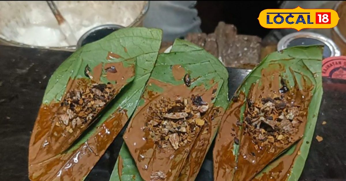 Famous paan shop of the city where you get special sweet paan ...