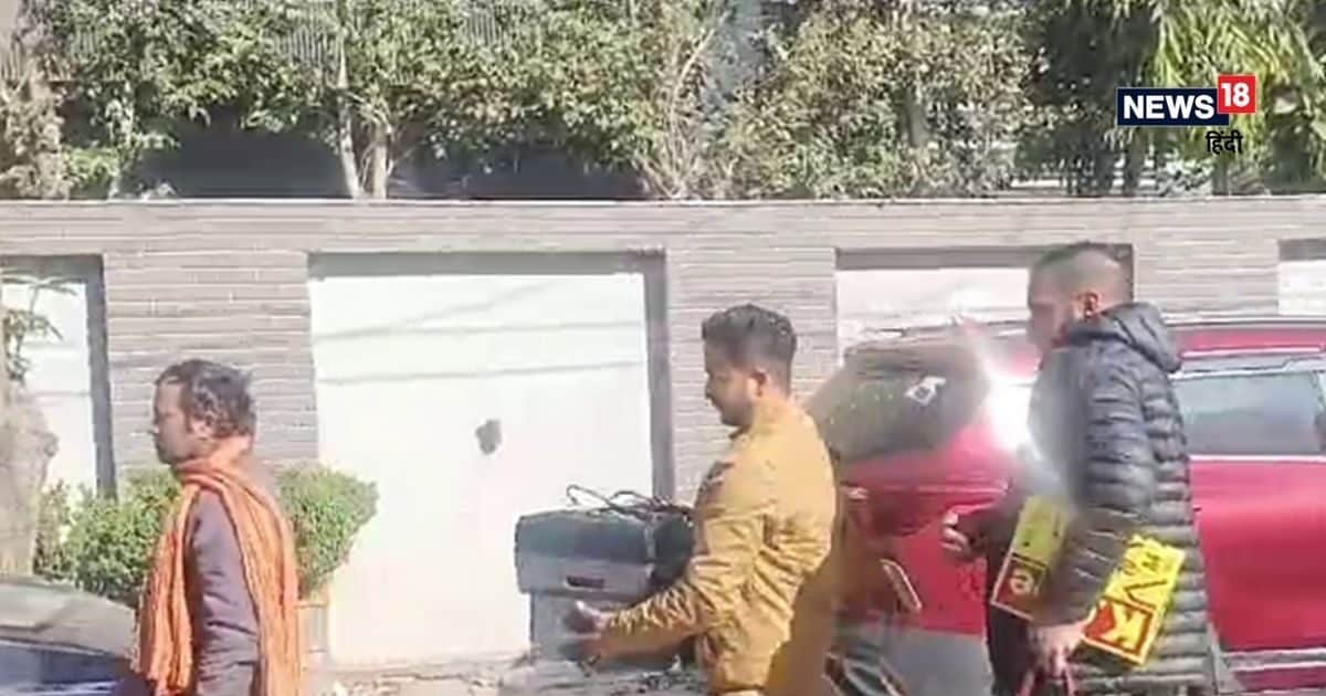 ED Raid: BJP नेता के घर पर पड़ी ED की रेड, पैसे गिनने की मशीनें लेकर पहुंचे अफसर, मचा हड़कंप