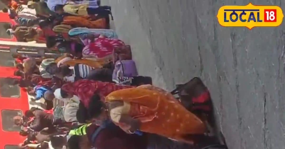 महाकुंभ 2025: गोड्डा से दिल्ली जाने वाली ट्रेन पर जमुआ स्टेशन पर पथराव ...
