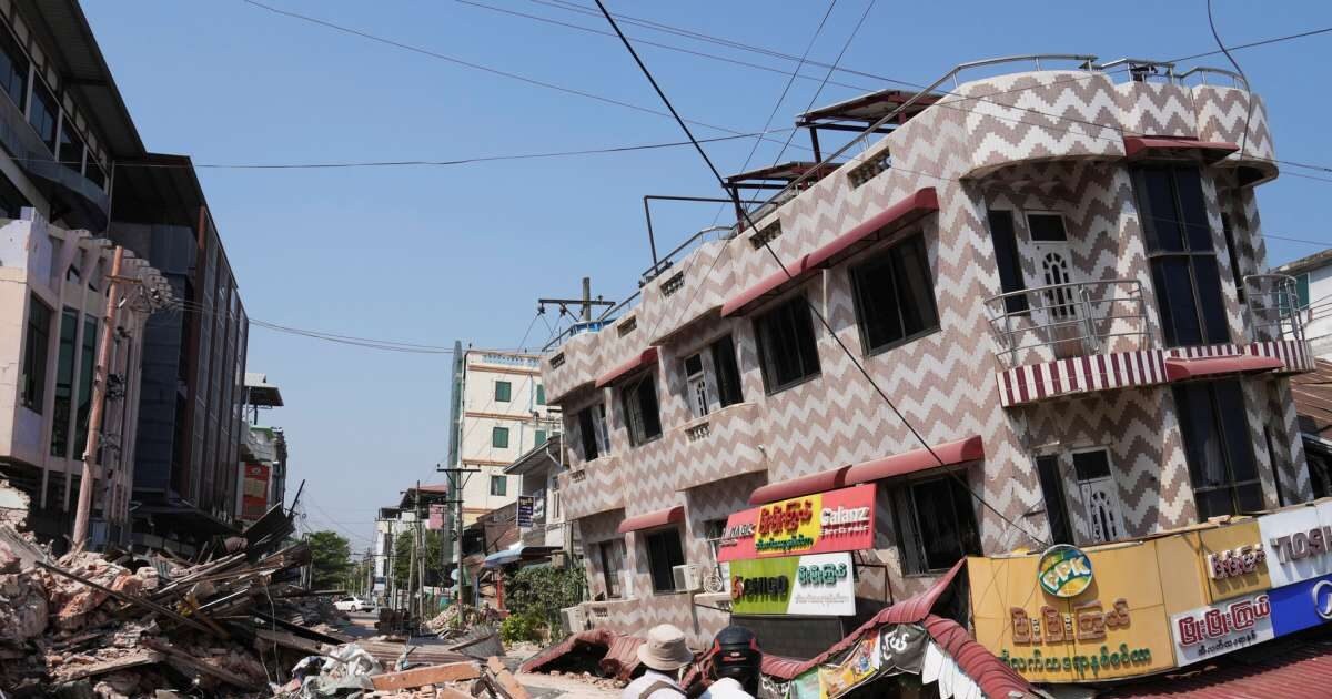 पहले भूकंप अब बमबारी, कुदरत के कहर के बाद म्यांमार में सेना का सितम ...