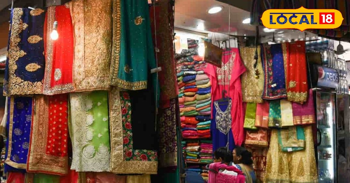 This market of Indore is famous for sarees and lehengas, women come ...