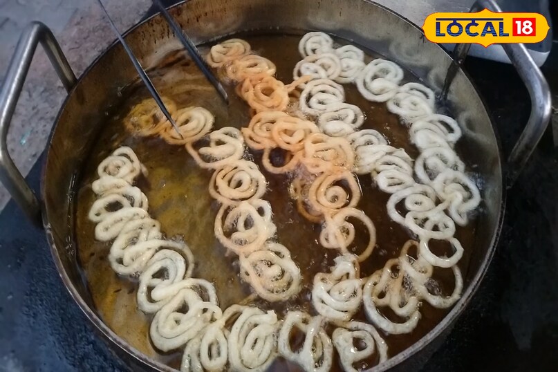 Aligarh Famous Jalebi: ताजी और कुरकुरी जलेबी के दीवाने है लोग, 60 साल ...