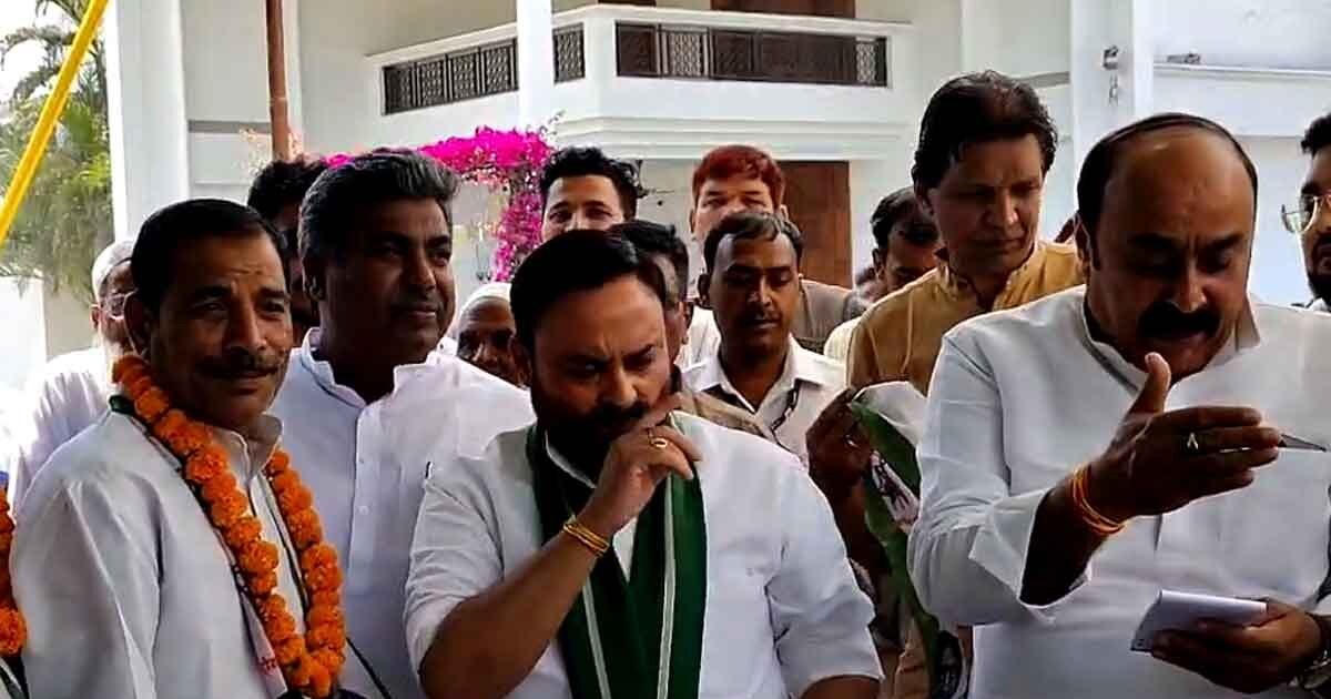 UP Politics: वक्फ संशोधन बिल पास होते ही सपा में मची भगदड़, बड़ी संख्या ...