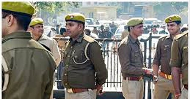 यूपी में बदमाशों के खिलाफ पुलिस का एक्शन जारी, ताबड़तोड़ हो रहे ...