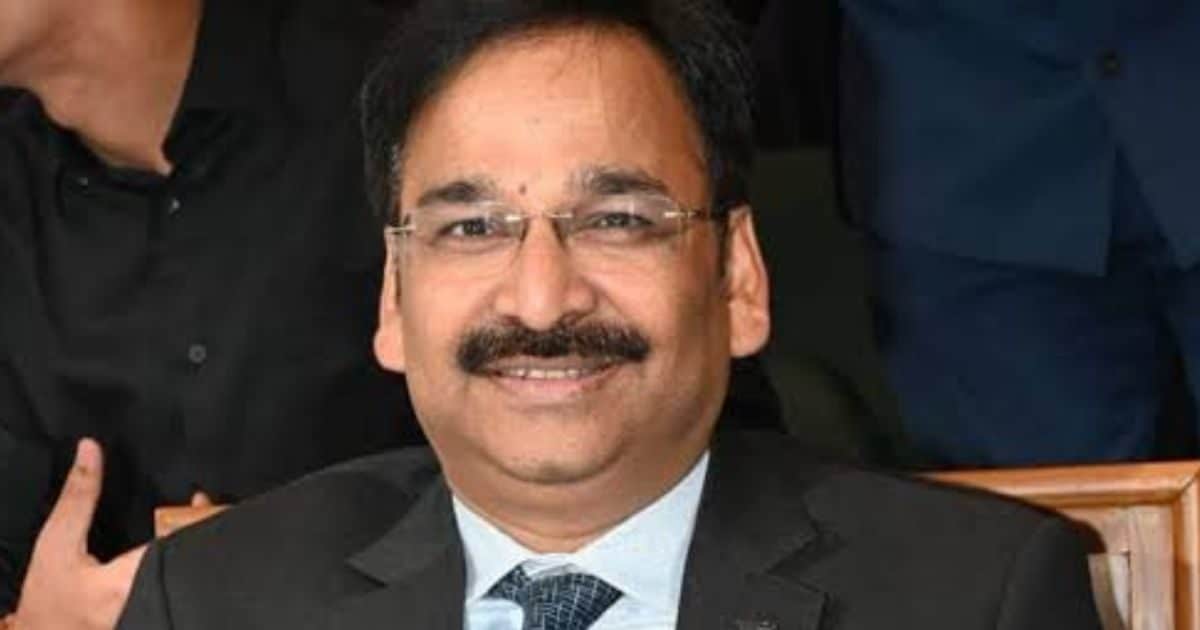 झारखंड में गिरफ्तार IAS विनय चौबे का छत्तीसगढ़ शराब घोटाले से क्या है कनेक्शन? पहले से थे EOW-ED ...