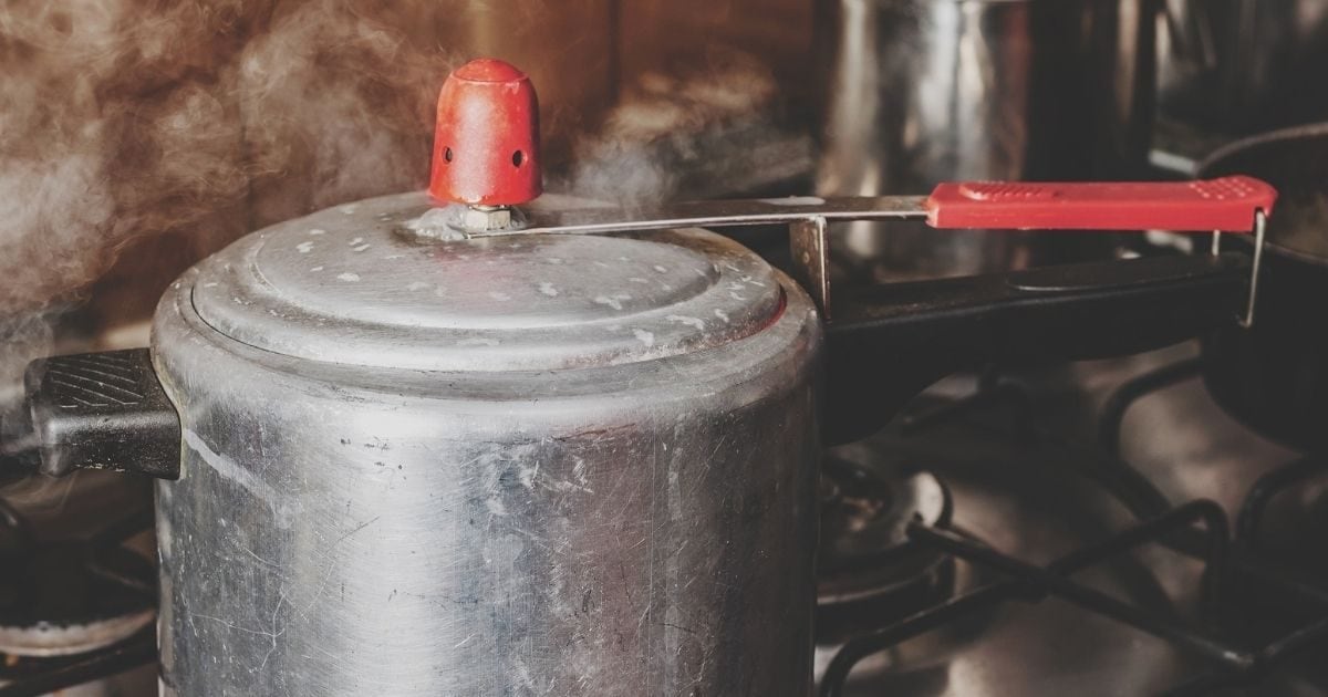 5 simple tips to clean pressure cooker with easy cleaning hacks to ...