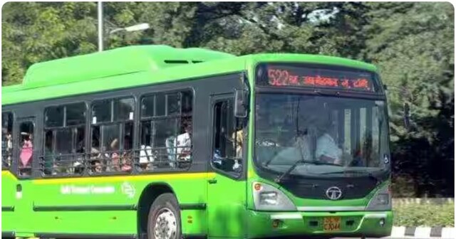 बाइक की टक्कर लगने से DTC बस जलकर खाक हो गई... दिल्ली कैंट इलाके में ...