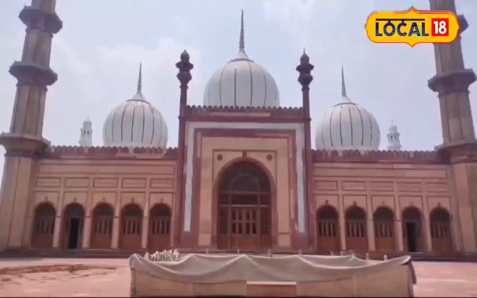 दिल्ली की जामा मस्जिद की तर्ज पर बनी है AMU की ये मस्जिद... 36 साल में ...