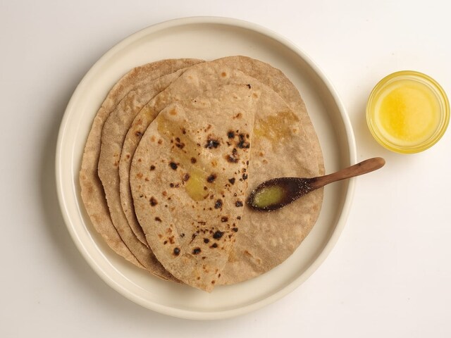 Ghee on Roti Good or Bad । रोटी पर घी लगाना सही या गलत - News18 हिंदी