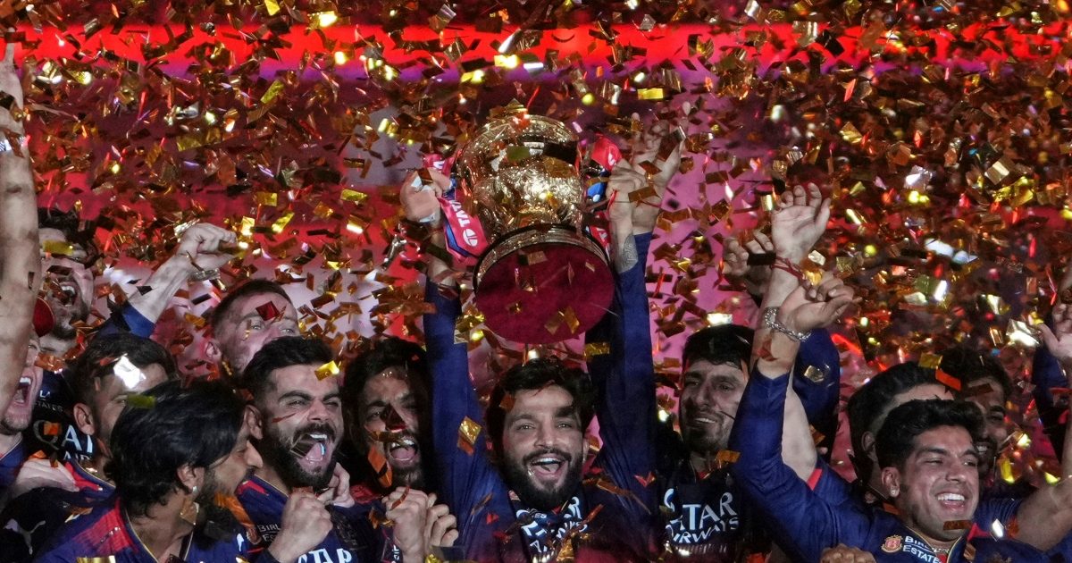 RCB IPL victory parade Live Streaming: चैंपियन बनने के बाद आरसीबी की ...