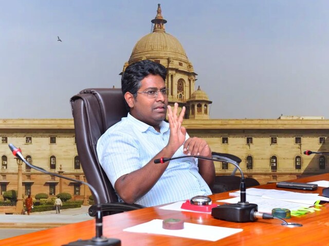 UPSC में 53वीं रैंक, किसान पिता और हालात से इंस्पायर, फिर बनें IAS, अब ...