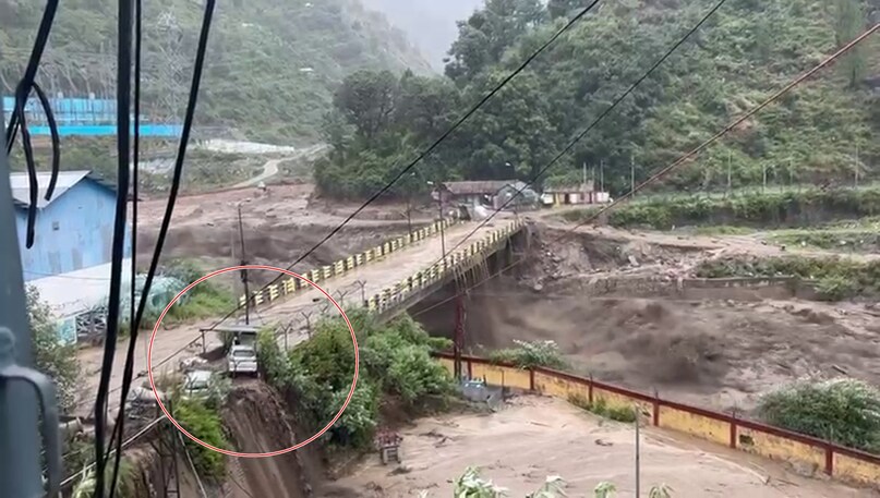 Kullu Flood| Kullu Sainj News| 26 लोग बेघर, पिता-बेटी-बुआ लापता ...