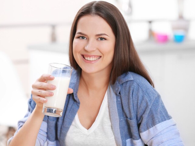Why You Should Avoid Milk on Empty Stomach | खाली पेट दूध पीने से हो सकते हैं ये नुकसान - News18 ...