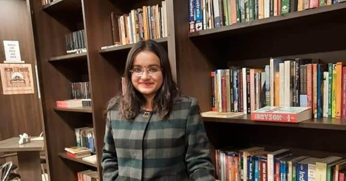 IAS Story : पहले प्रयास में बनीं UPSC टॉपर, IAS नेहा बनर्जी ने पढ़ी ये किताबें, देखें बुक लिस्ट ...